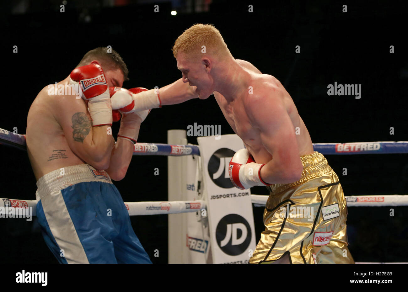 Mark Jeffers (right) fights Ben Heap at the Manchester Arena Stock ...