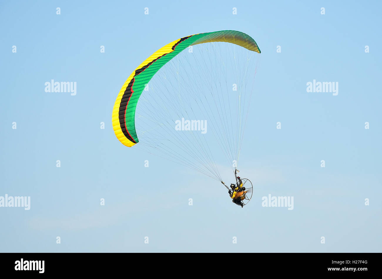 Paraglider in sky sun hi-res stock photography and images - Alamy
