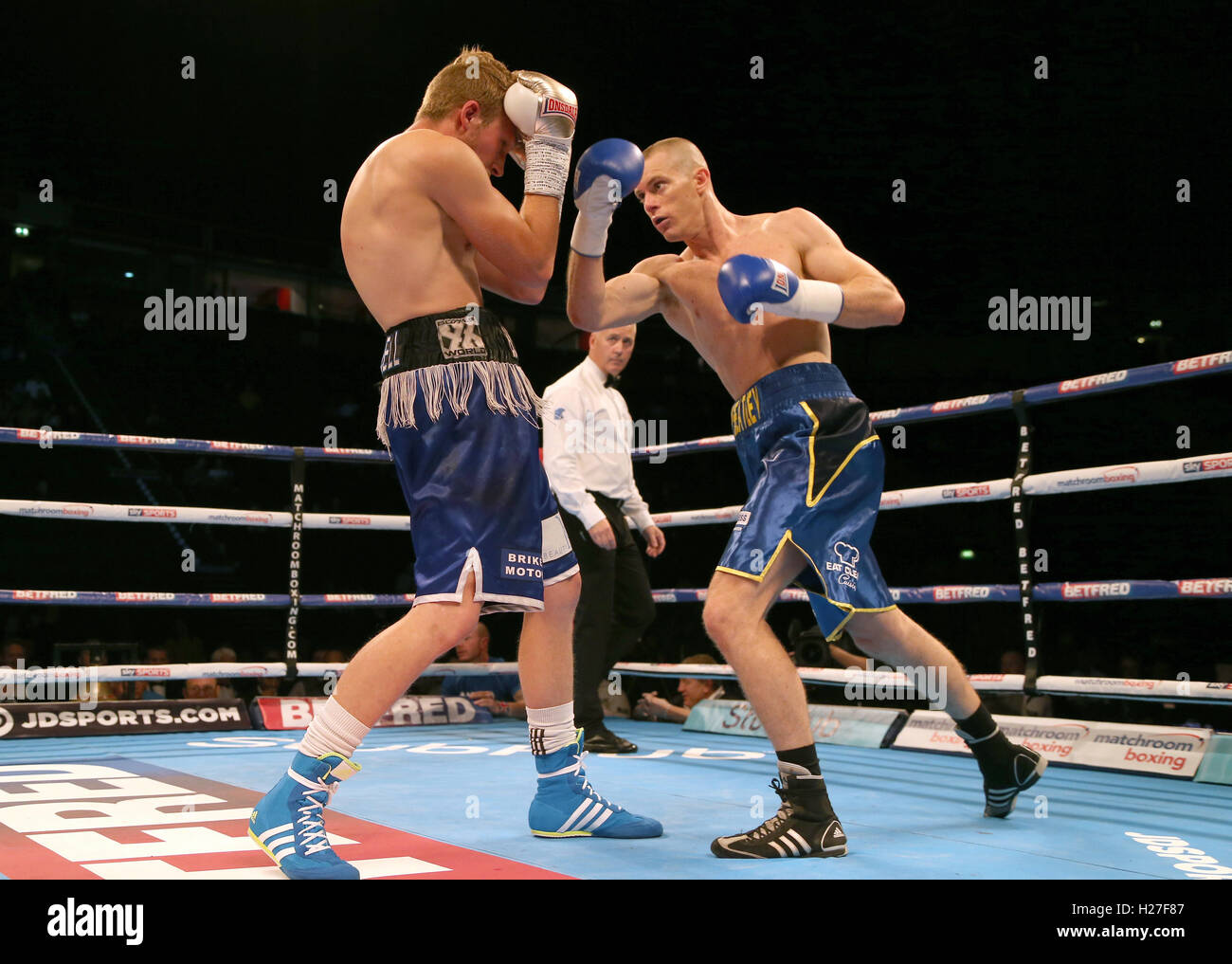Nathan Wheatley (right) and Dan Blackwell during the Middleweight ...