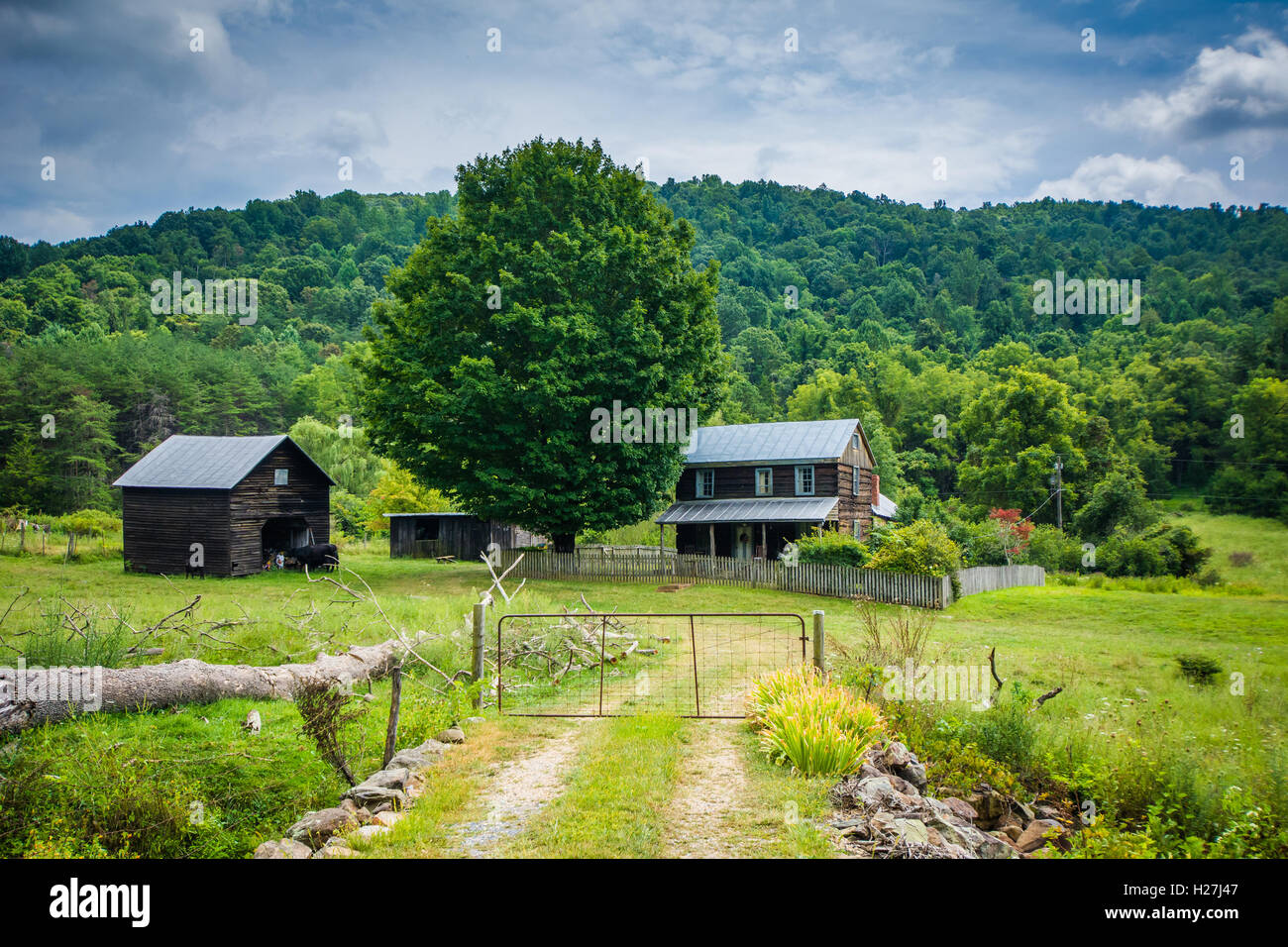 Rural valley hi-res stock photography and images - Alamy