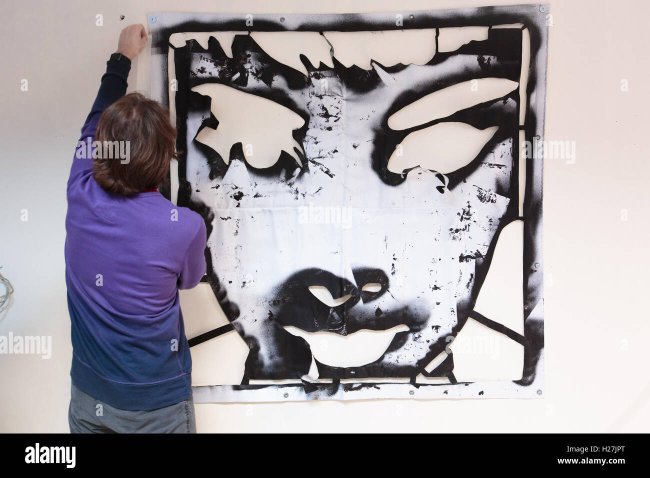 graffiti stencil street art Stock Photo - Alamy