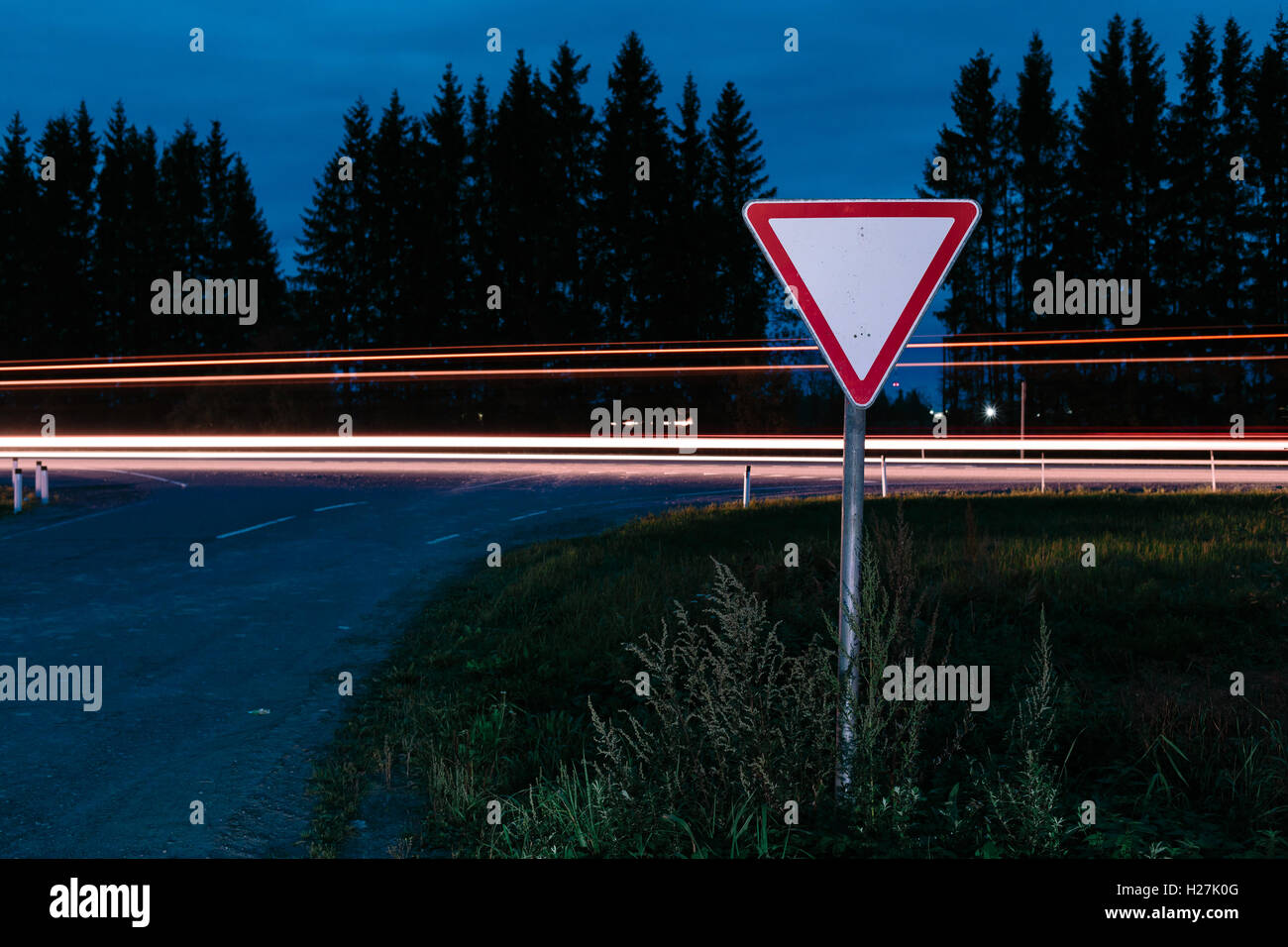Road sign give way Stock Photo - Alamy