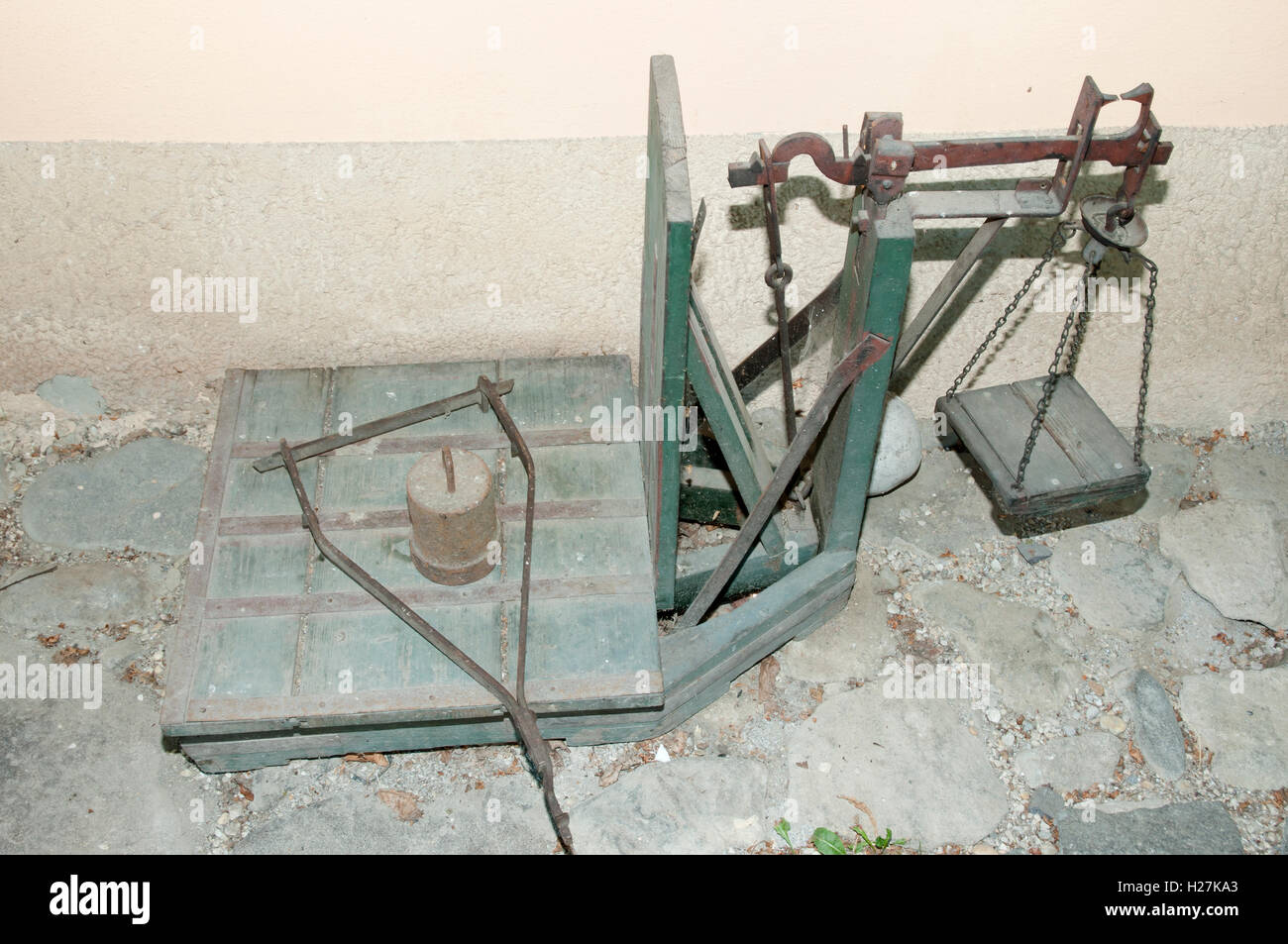 Weighing scale antique hi-res stock photography and images - Alamy