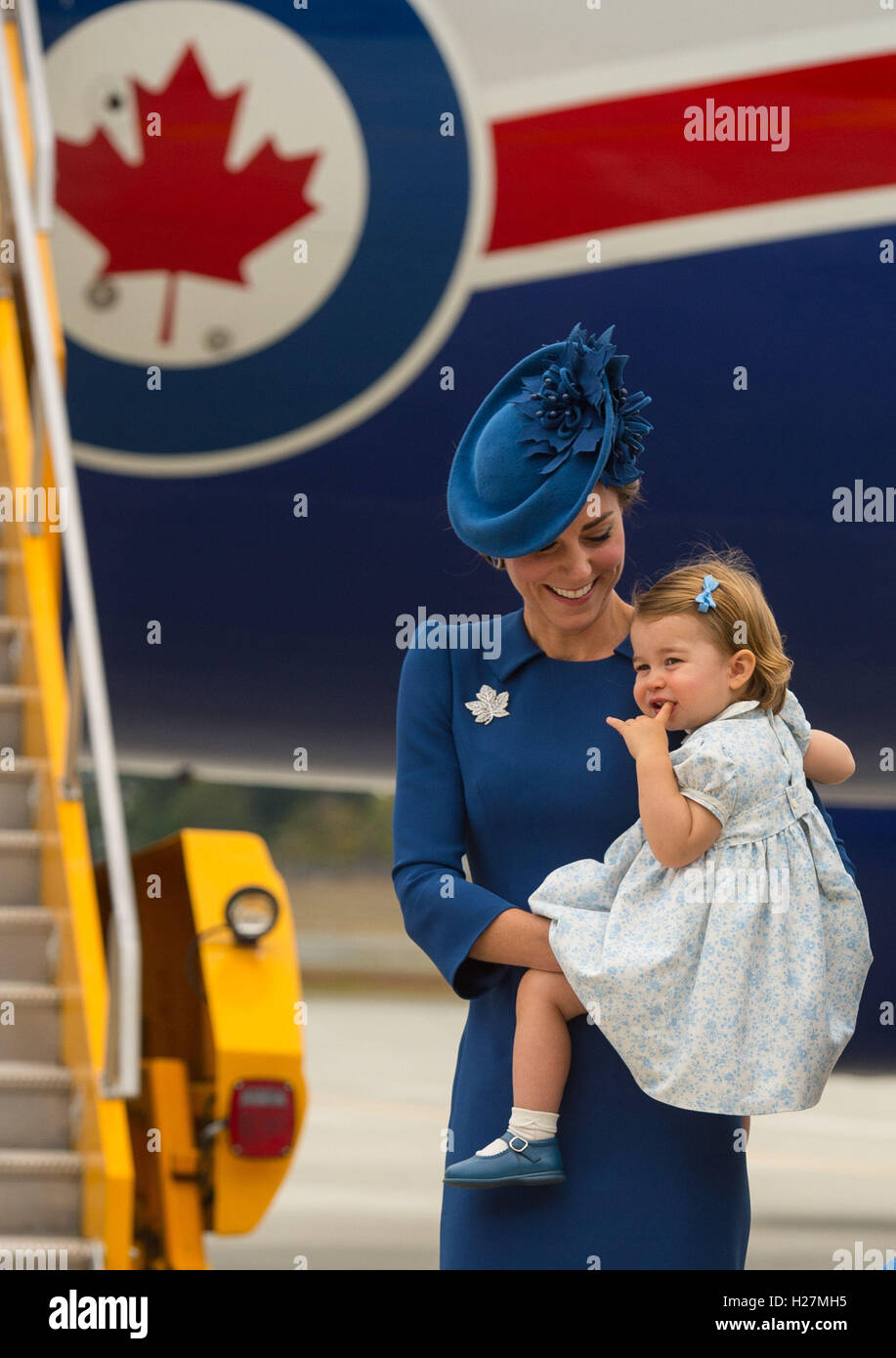 The Duchess of Cambridge and Princess Charlotte arriving at Victoria ...