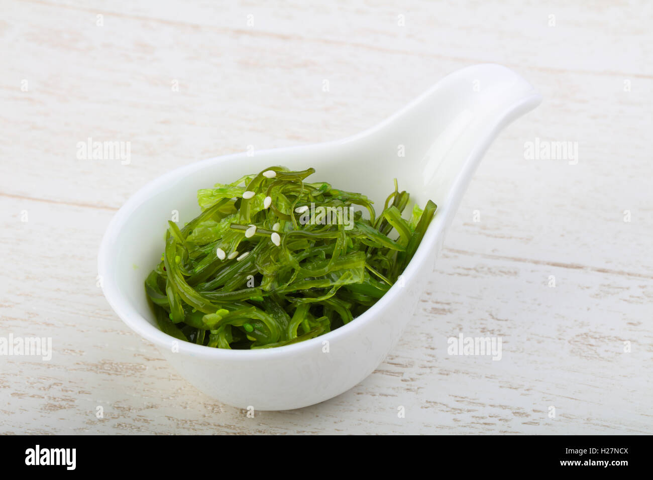 Chuka with sesame seeds in the bowl on wood background Stock Photo - Alamy