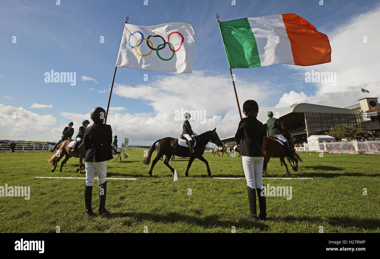 Members of the Irish Pony Club put on a display for race-goers at ...