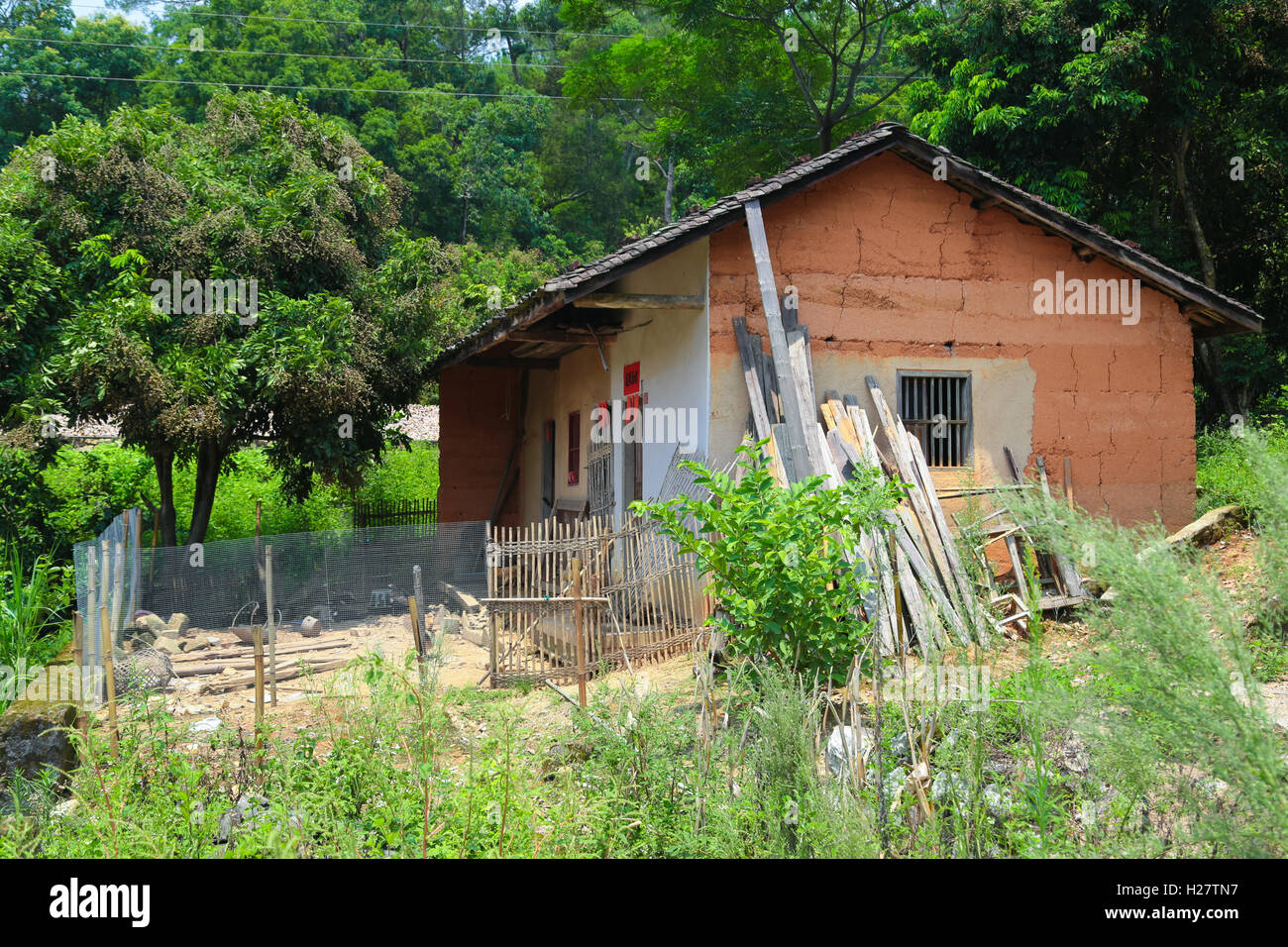 Brick and mud house china hi-res stock photography and images - Alamy