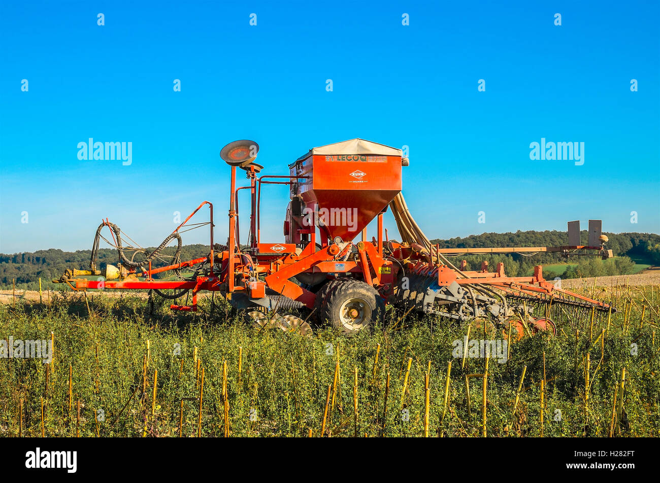 Kuhn SD 4000 triple disc direct seeding drill - France Stock Photo - Alamy