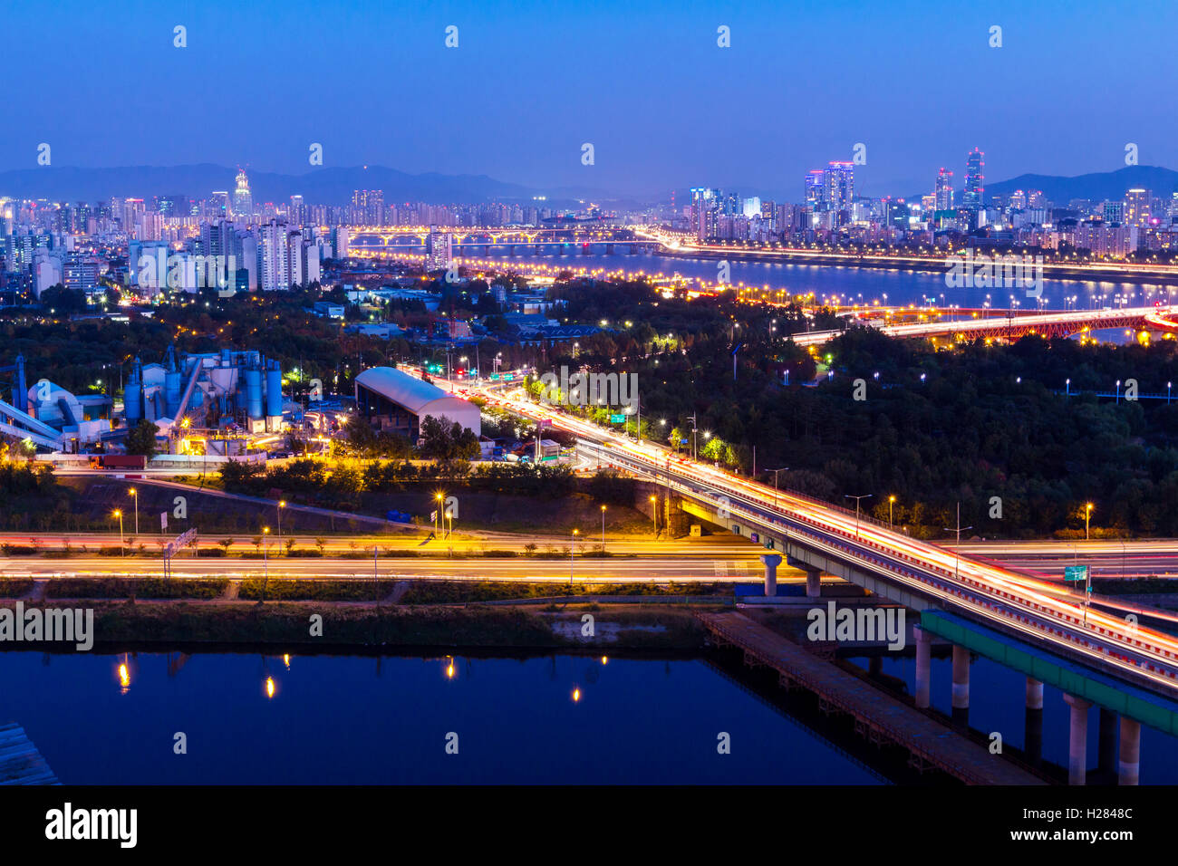 Seoul city at night Stock Photo - Alamy