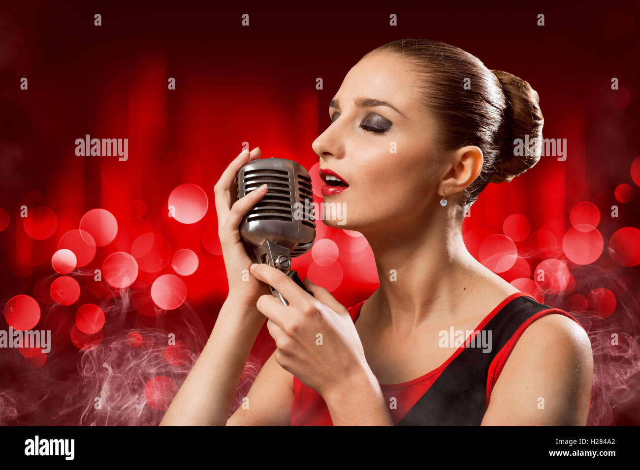 attractive female singer with microphone Stock Photo - Alamy