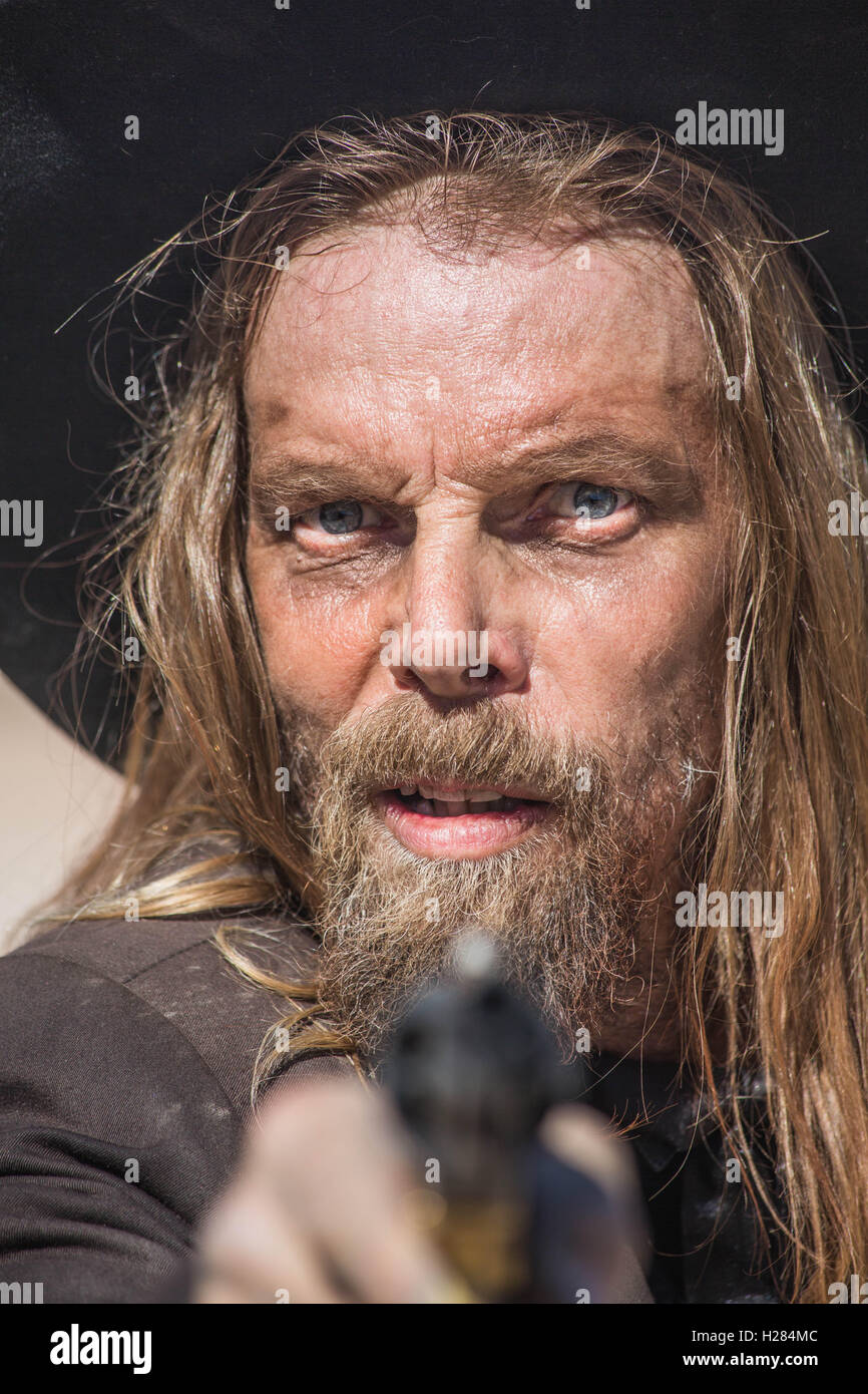 Cowboy standoff hi-res stock photography and images - Alamy