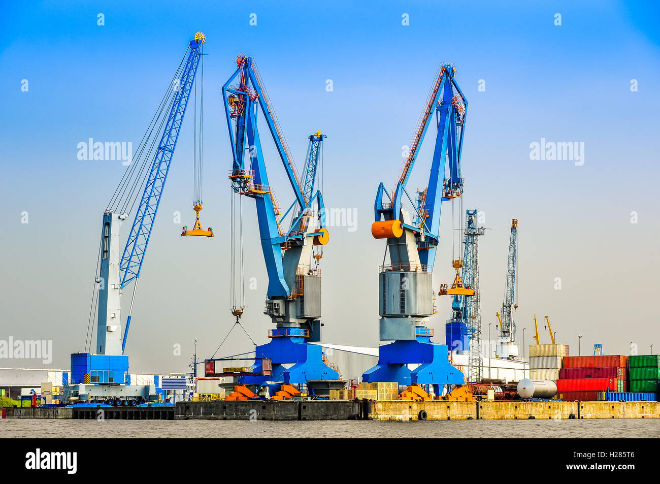 Heavy cargo carrier hi-res stock photography and images - Alamy