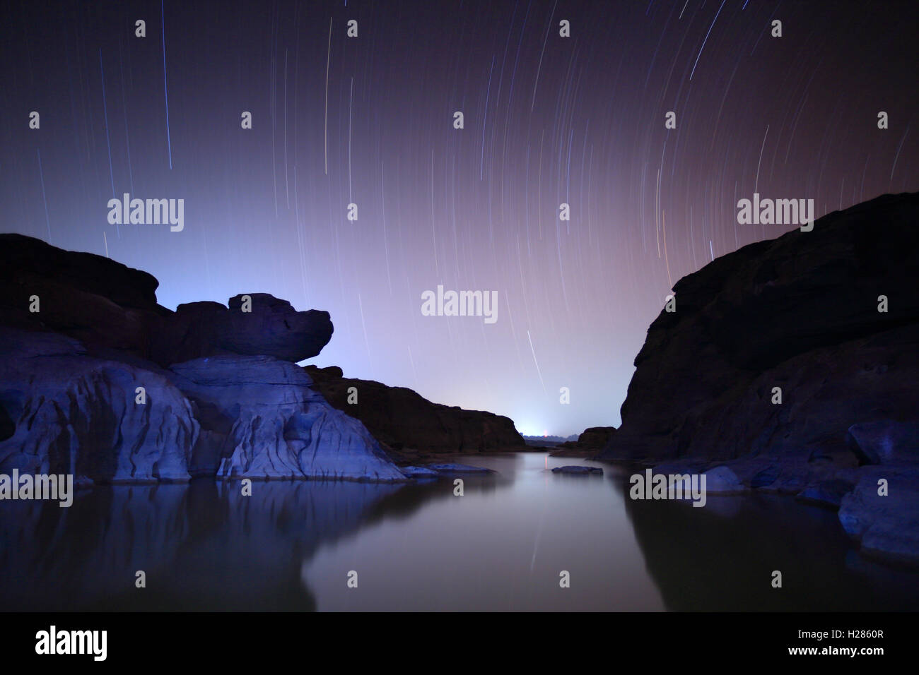 Star crack hi-res stock photography and images - Alamy
