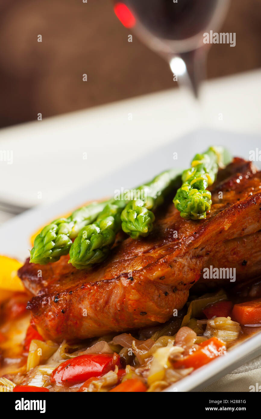 grilled steak with asparagus Stock Photo - Alamy