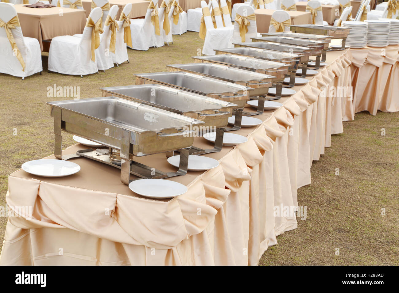 empty buffet trays ready for service Stock Photo - Alamy