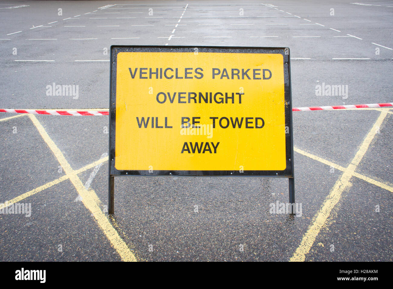 Car park closed warning sign hi-res stock photography and images - Alamy