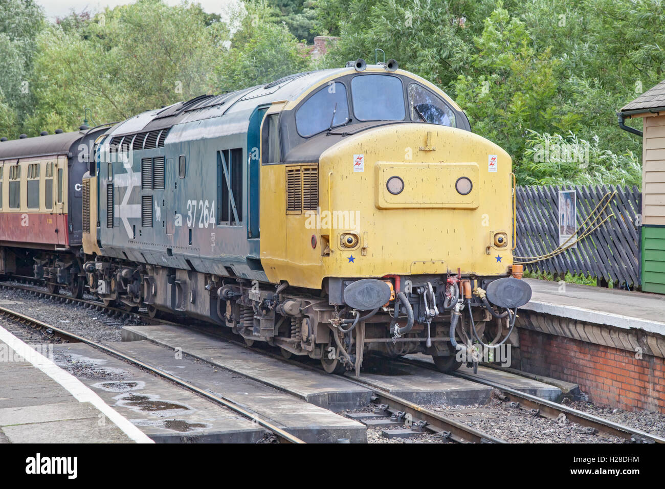 British rail class 37 locomotive hi-res stock photography and images ...