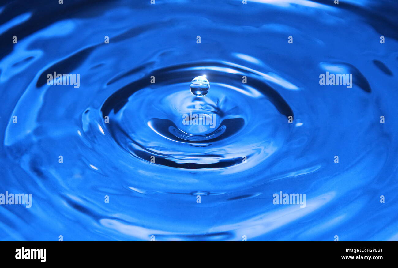 blue water drop background Stock Photo - Alamy