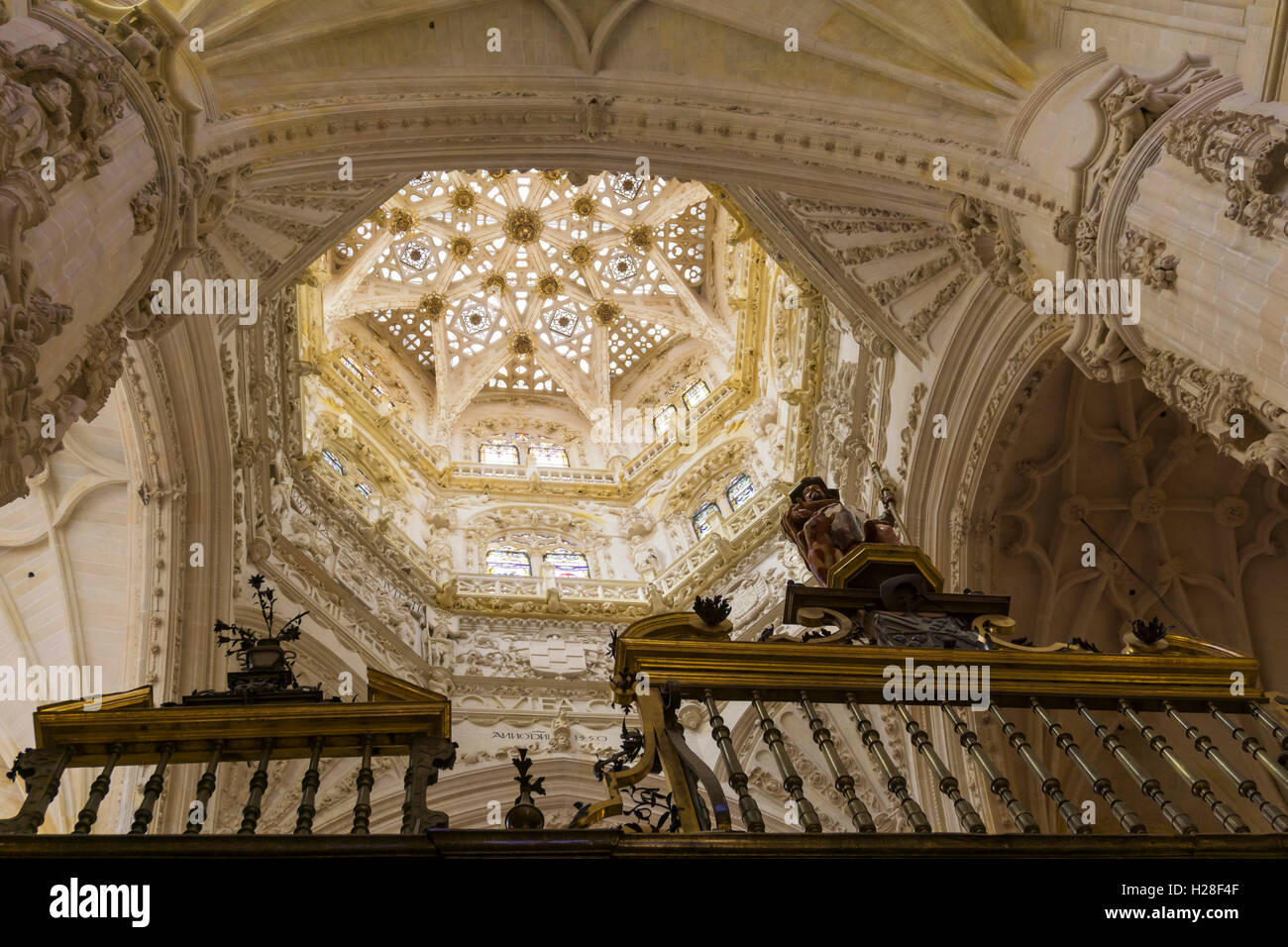 Inside view of the gothic dome of the Burgos cathedral Stock Photo - Alamy
