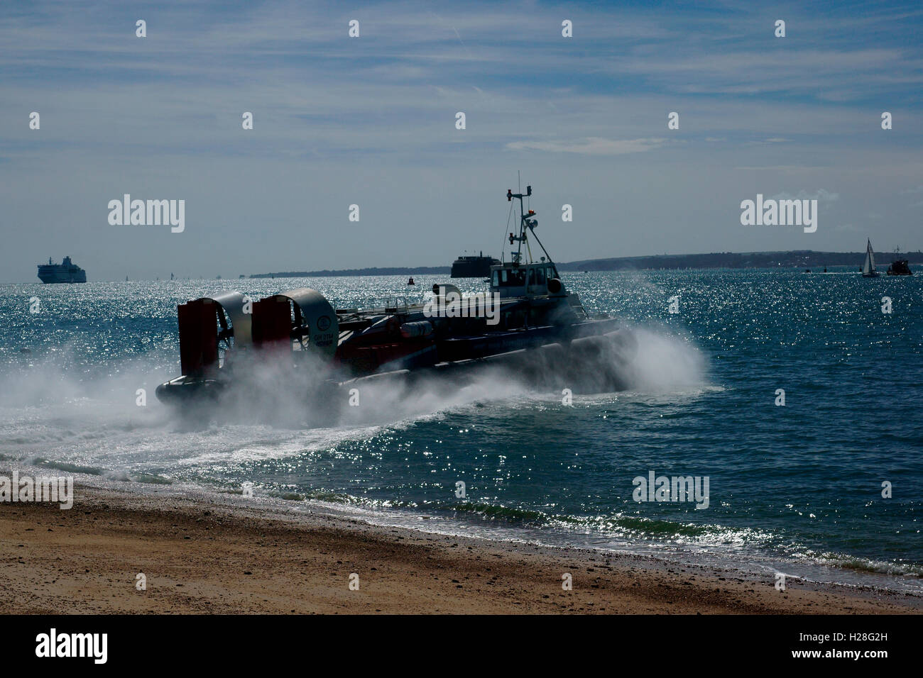 HOVERCRAFT, GH114, FREEDOM 90 TAKE OFF Stock Photo - Alamy