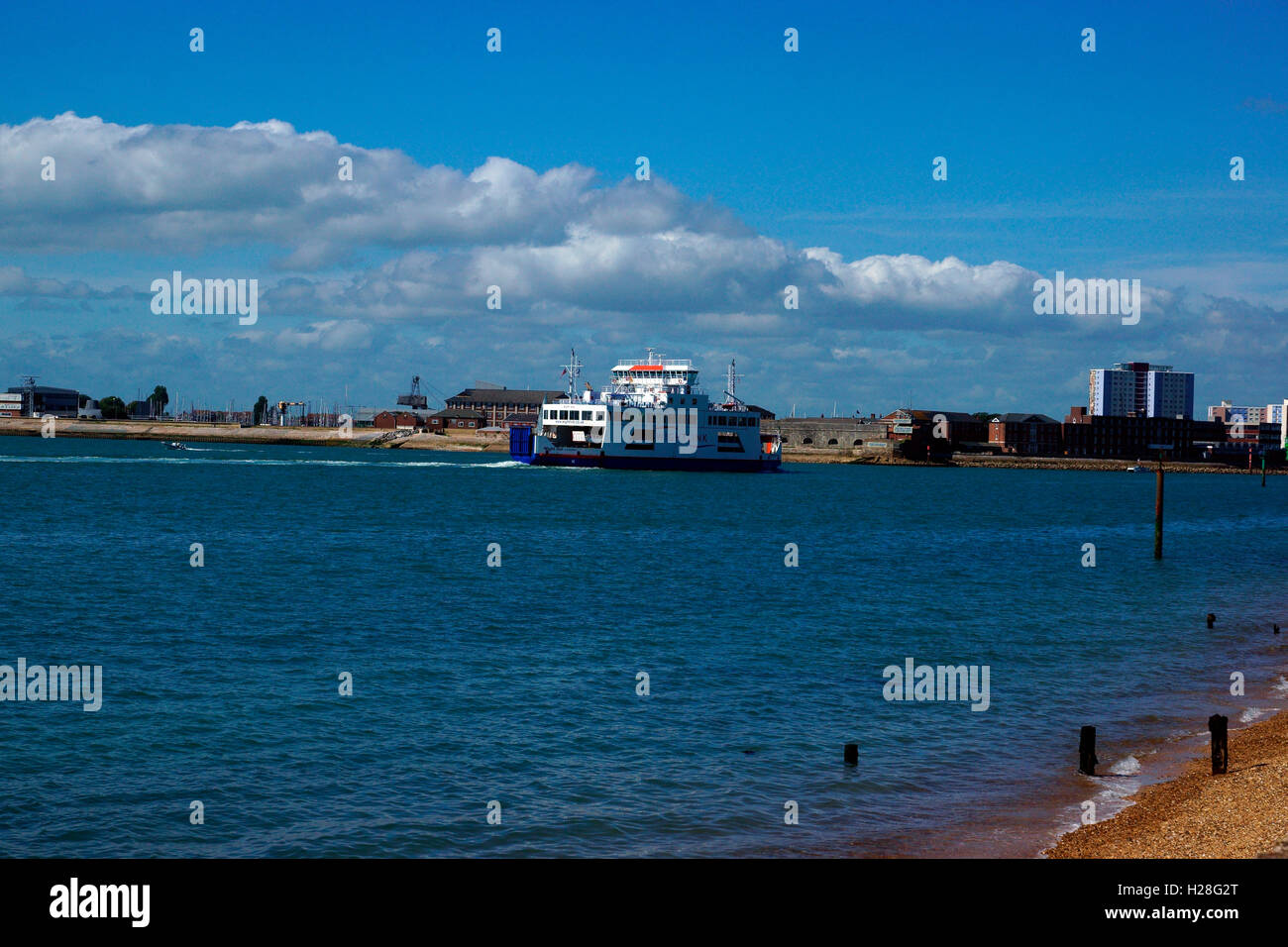 WIGHTLINK, WIGHT SUN ENTERING PORTSMOUTH HARBOUR Stock Photo - Alamy