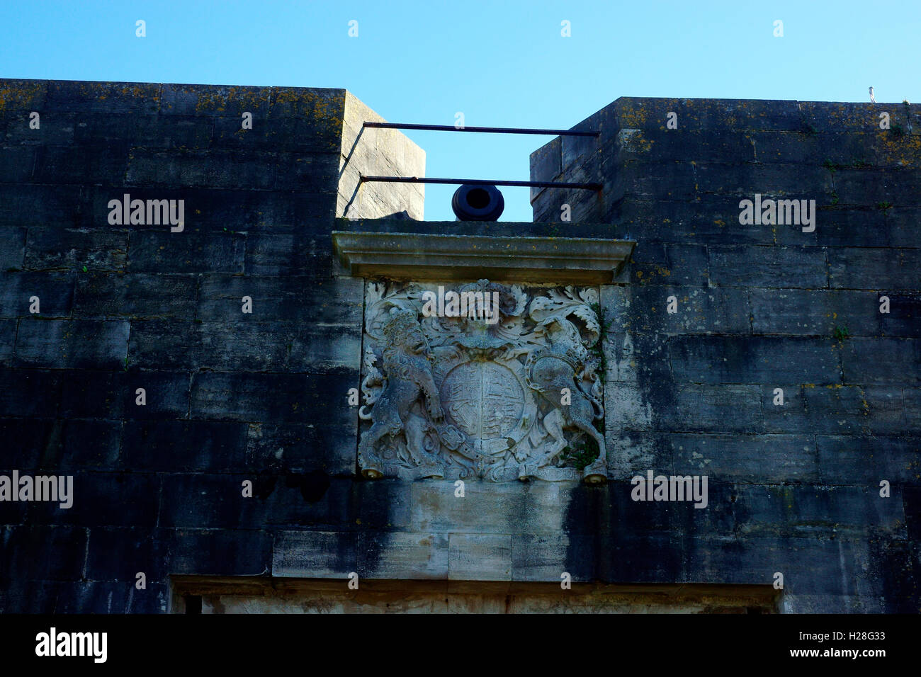 CANNON PROTECTING THE MAIN GATE WITH COAT OF ARMS Stock Photo - Alamy