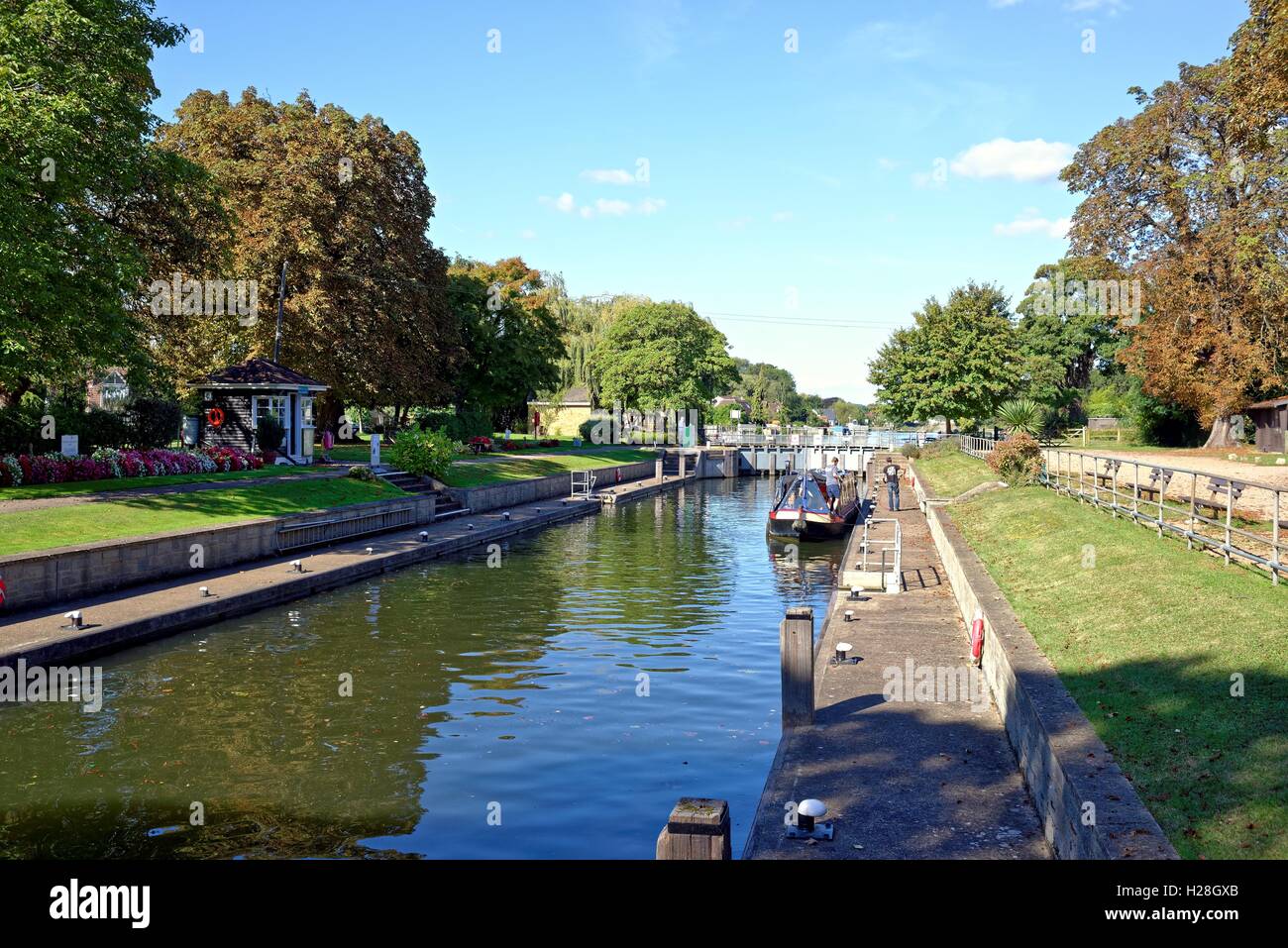 Penton hook lock boat laleham hi-res stock photography and images - Alamy