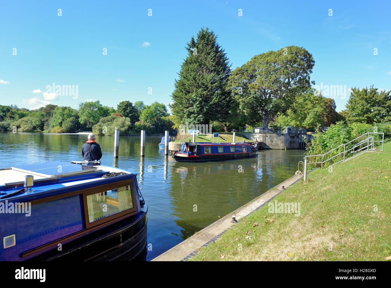 Penton hook lock boat laleham hi-res stock photography and images - Alamy