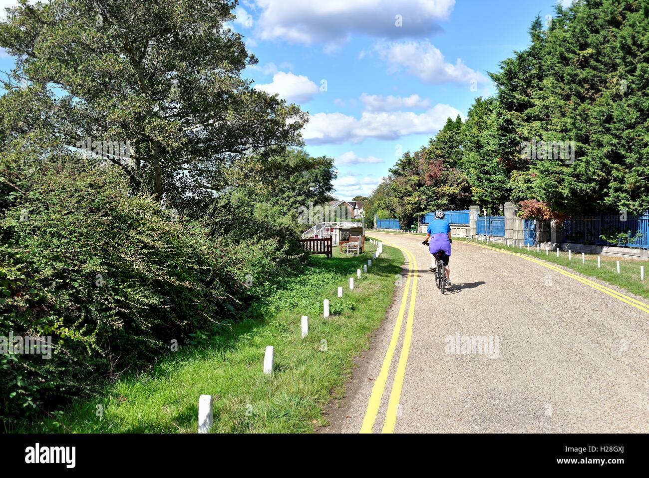 Riverside roadway hi-res stock photography and images - Alamy