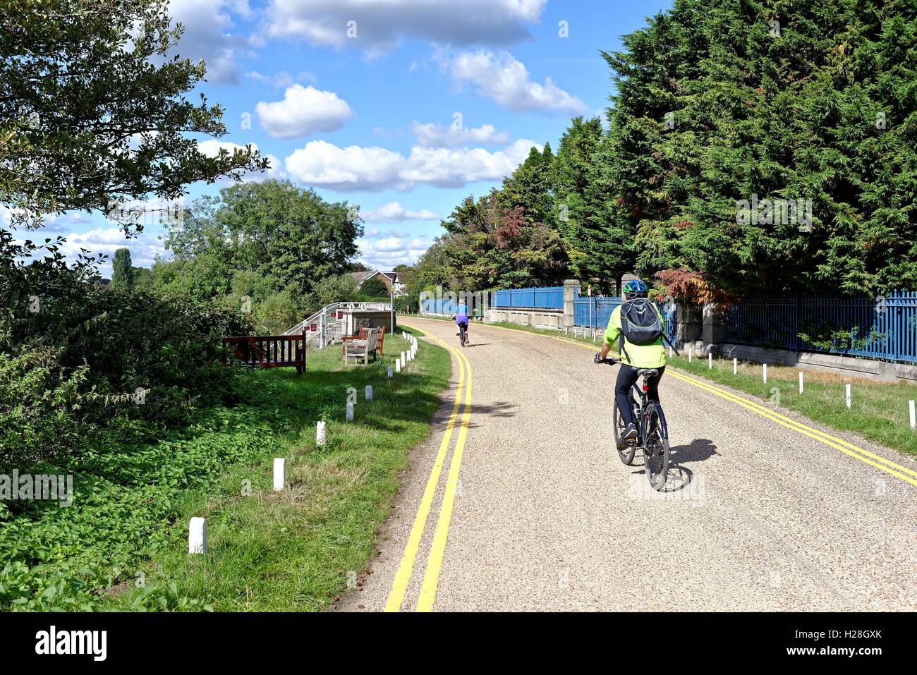 Female road cyclists hi-res stock photography and images - Alamy