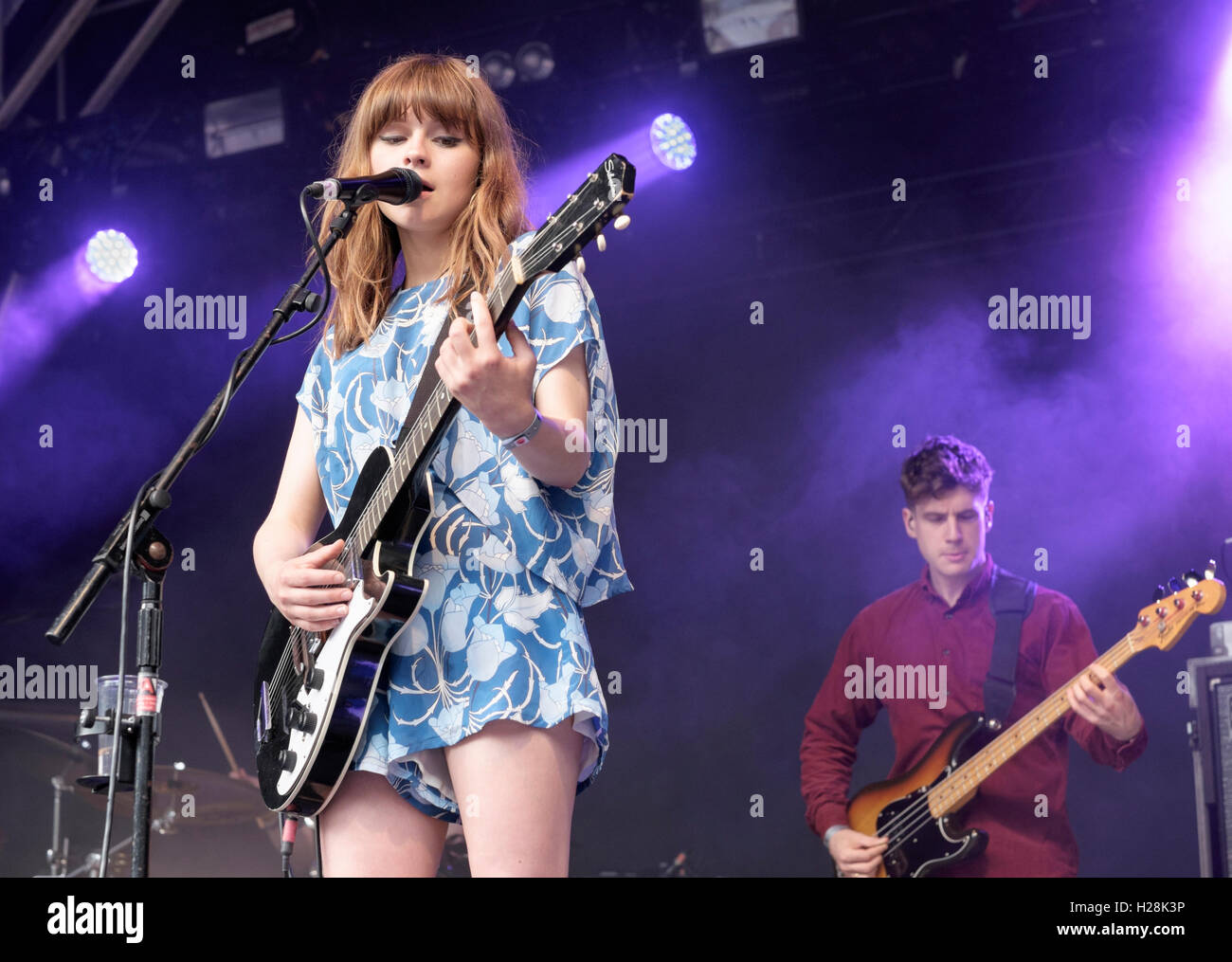 Gabrielle Aplin High Resolution Stock Photography and Images - Alamy
