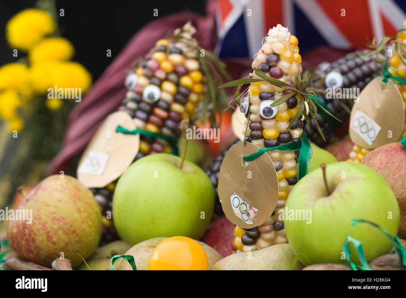 Gold medal wearing sweetcorn and Apples display Stock Photo - Alamy
