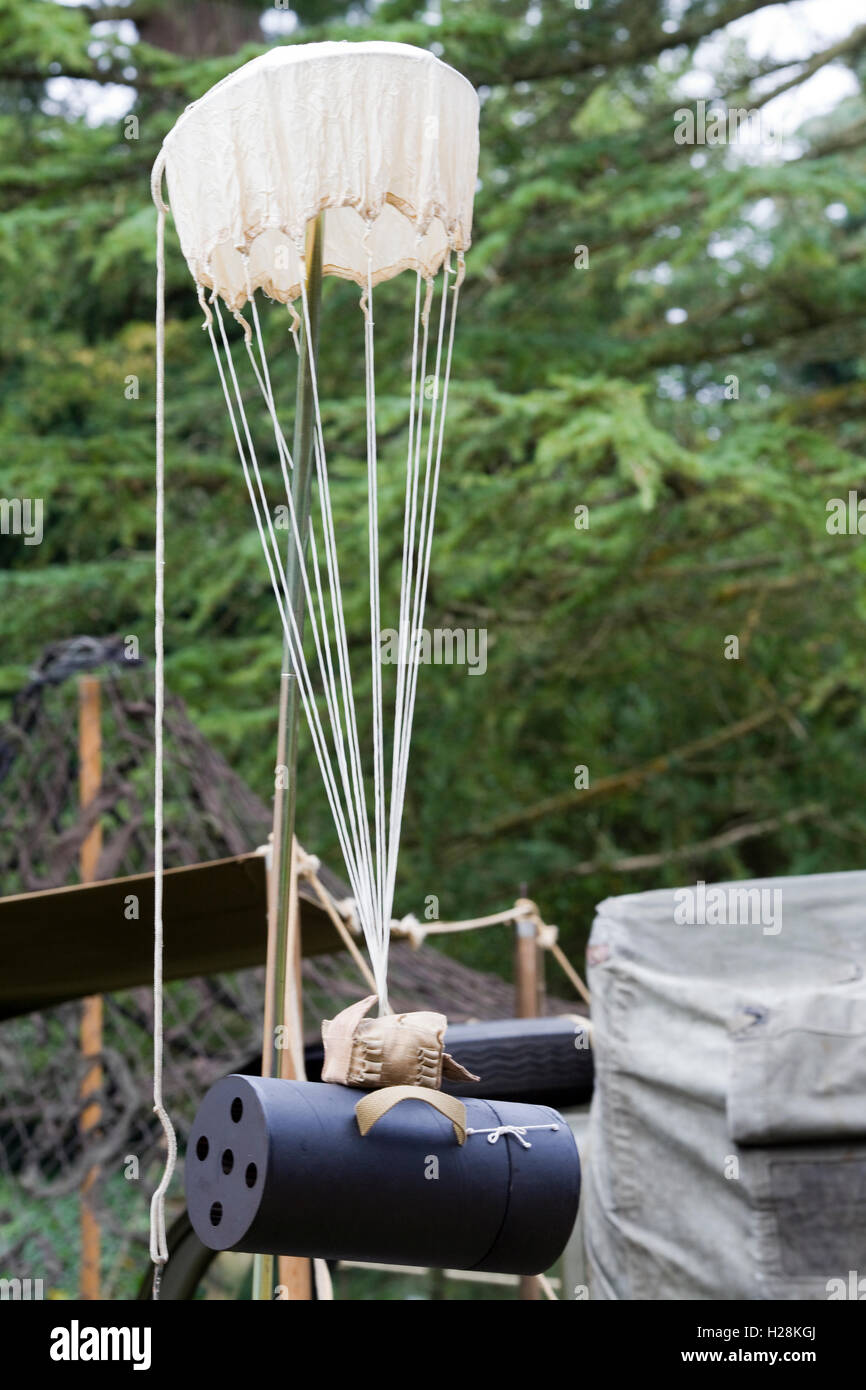 Parachute rocket hi-res stock photography and images - Alamy