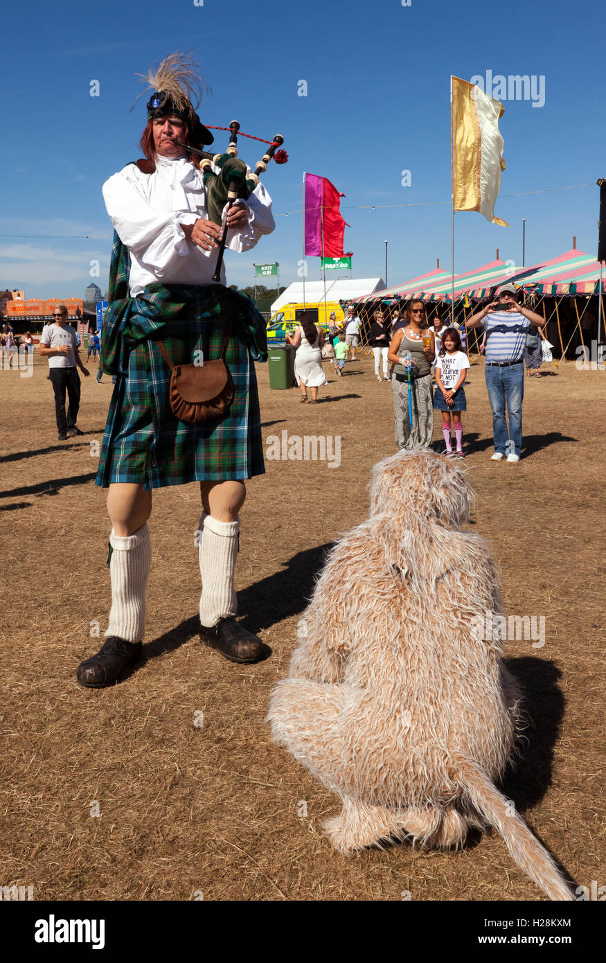 Big Rory, the Giant Scotsman and his faithful dog Ochie, amusing people ...