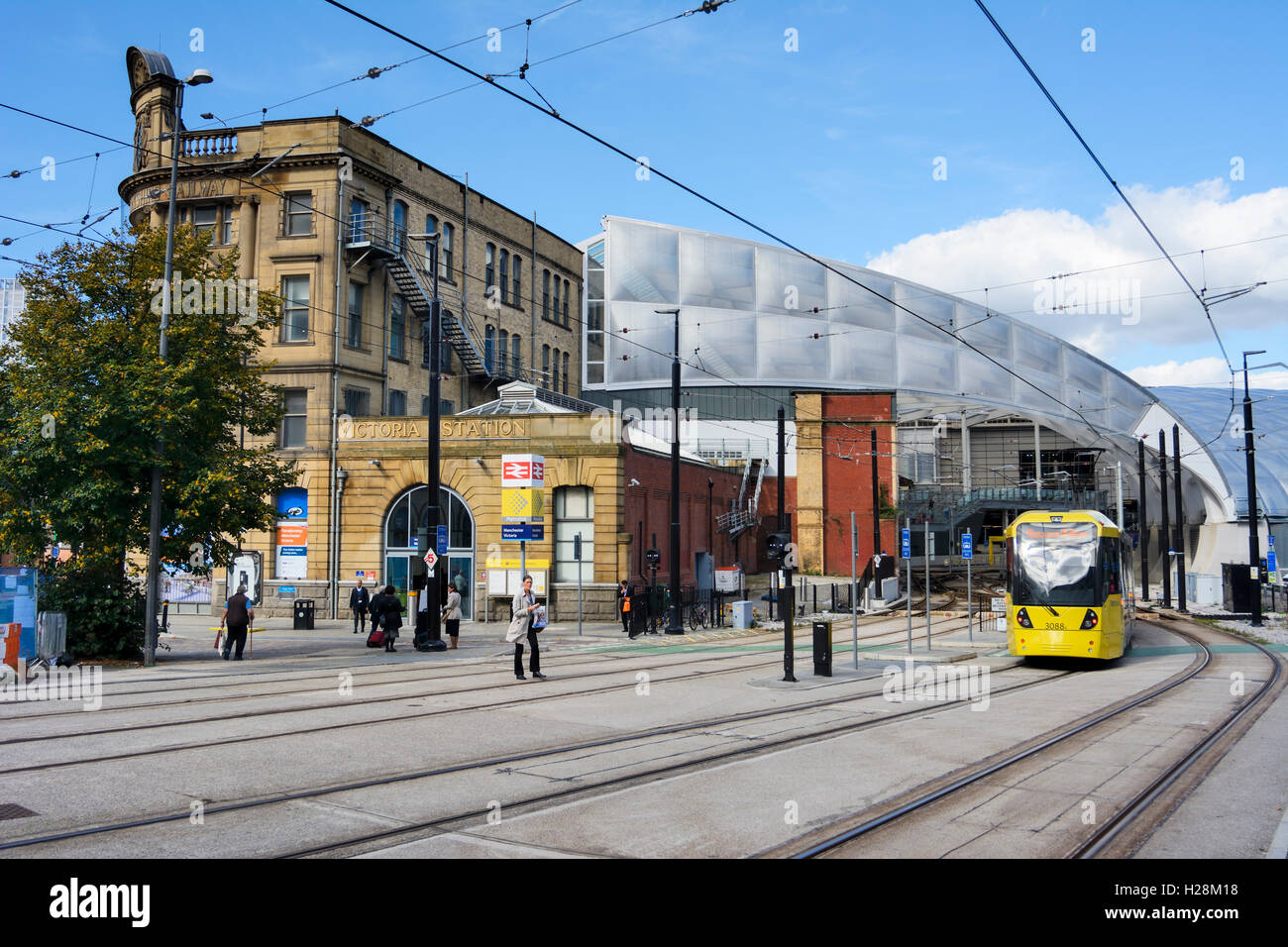 Manchester metro trams hi-res stock photography and images - Alamy