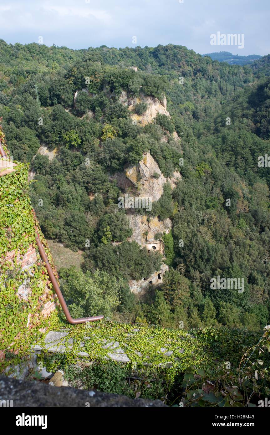 Rocky formation in wooded area in Tuscany Stock Photo - Alamy