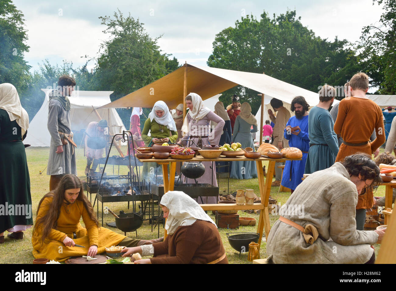Historical Re-enactment group showing life in the 12th Century at The ...