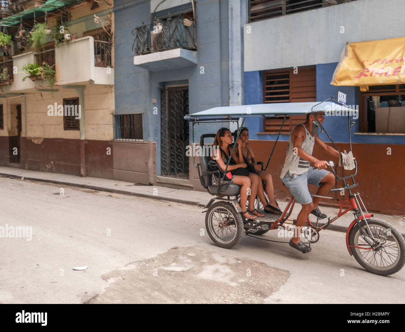 Cuba street life Stock Photo - Alamy