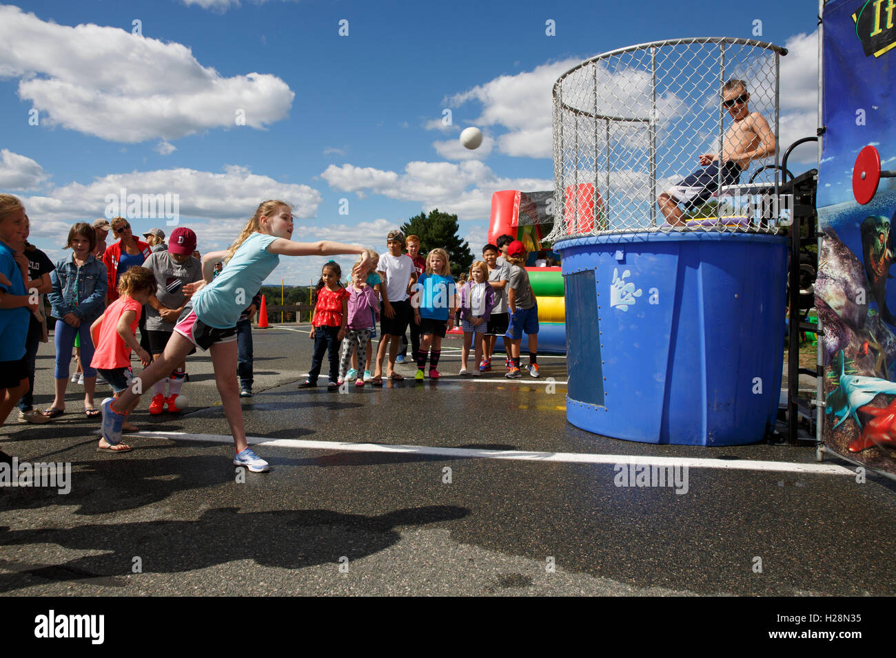 Dunking ball hi-res stock photography and images - Alamy