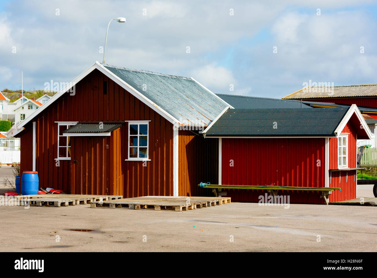 Empty storage building hi-res stock photography and images - Alamy