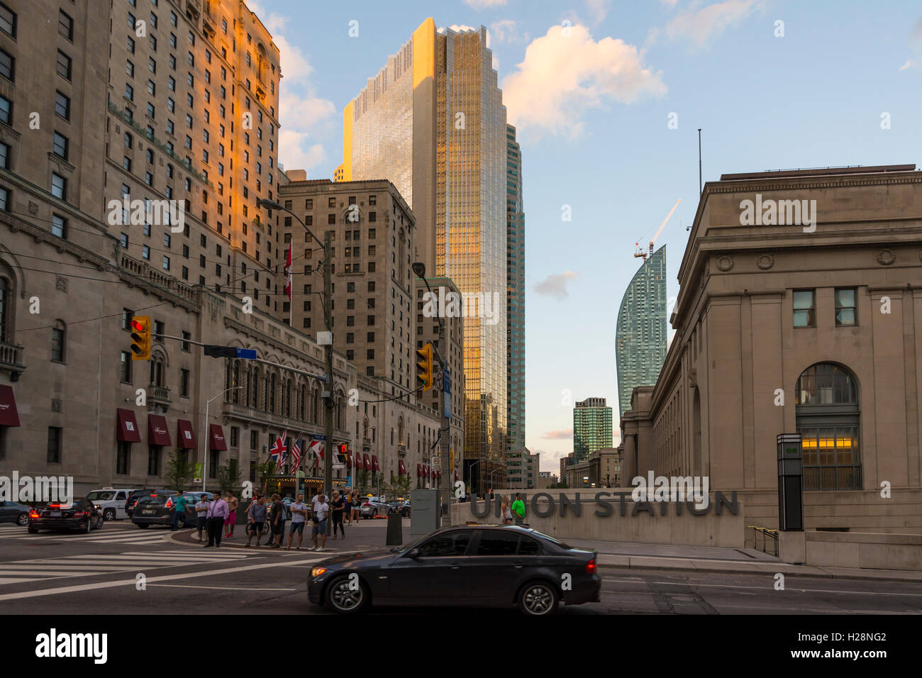 Toronto street view hi-res stock photography and images - Alamy