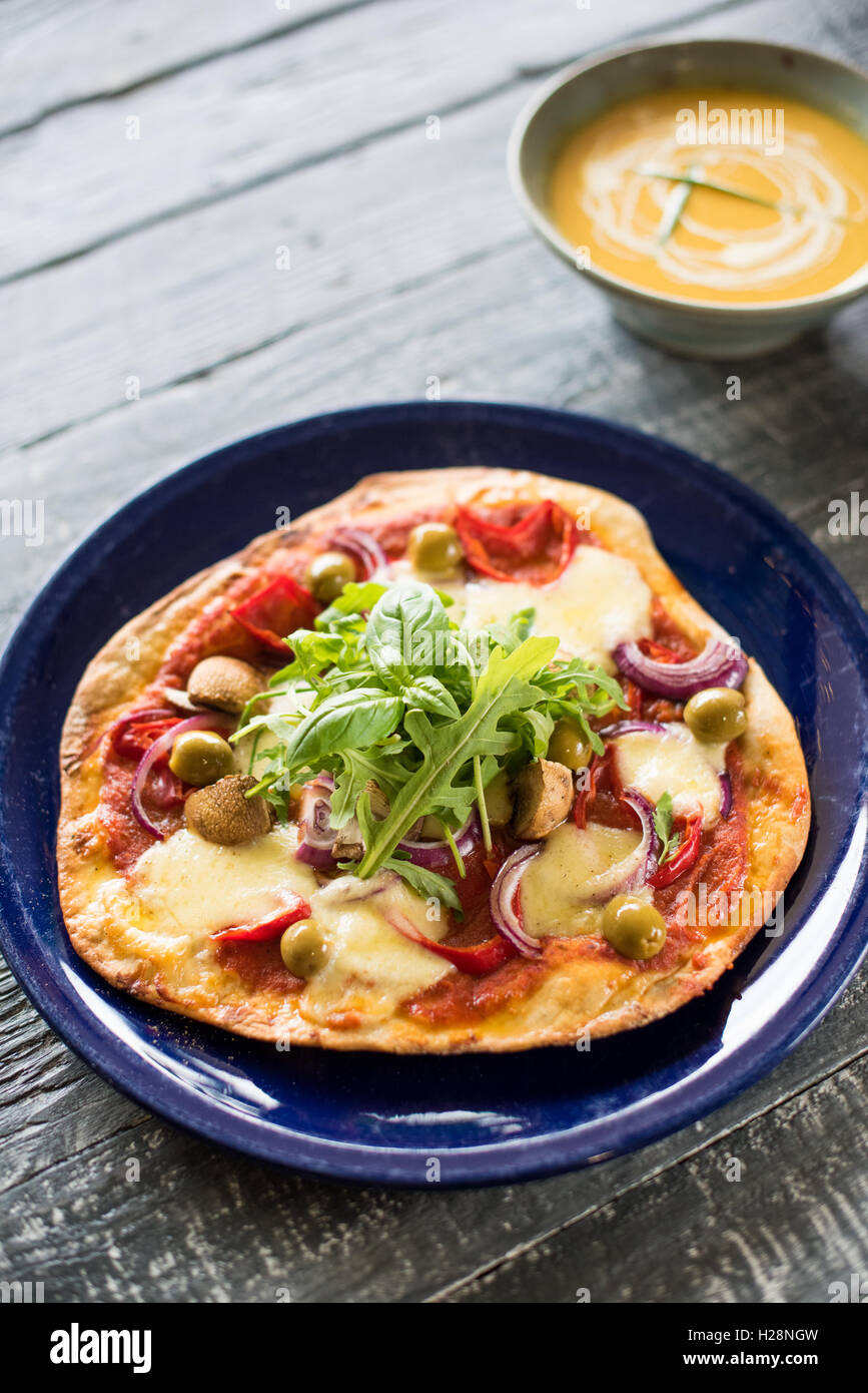 Pizza with rocket hi-res stock photography and images - Alamy