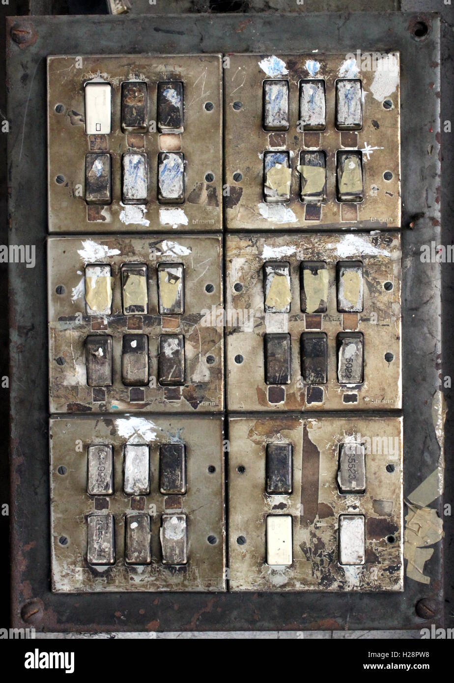 Old light switch hi-res stock photography and images - Alamy