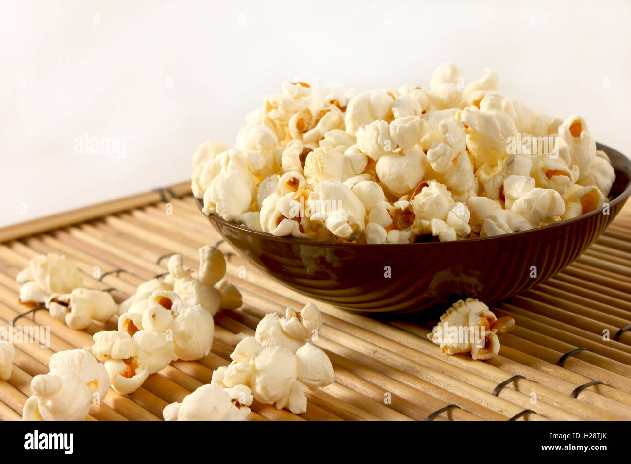popcorn over filled in bowl Stock Photo - Alamy