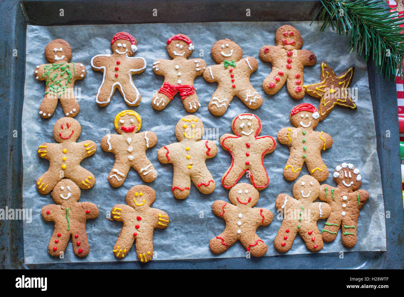 Raw gingerbread men on a baking Stock Photo - Alamy