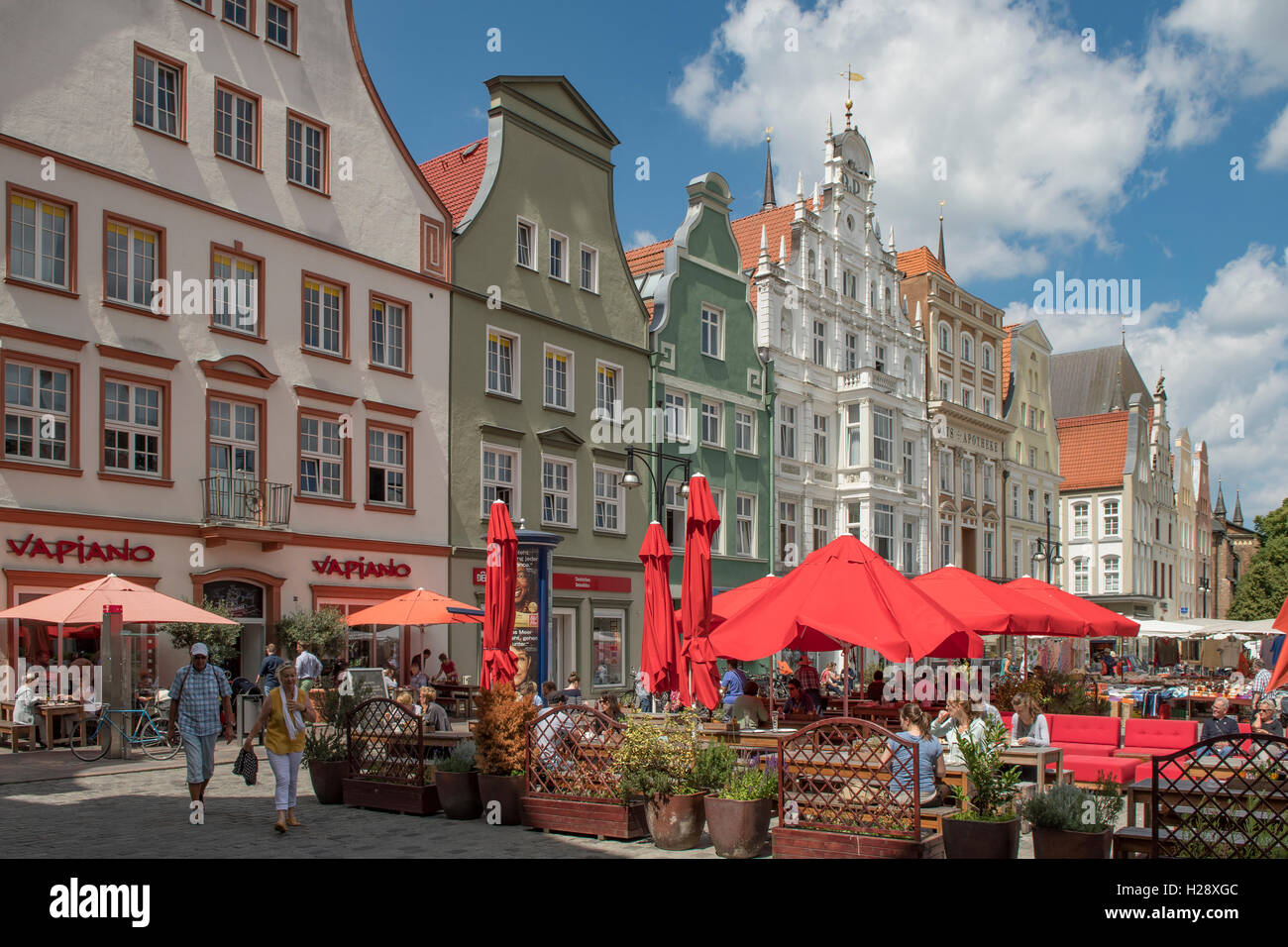 Baroque Buildings on Neuer Markt, Rostock, Mecklenburg-Vorpommern ...