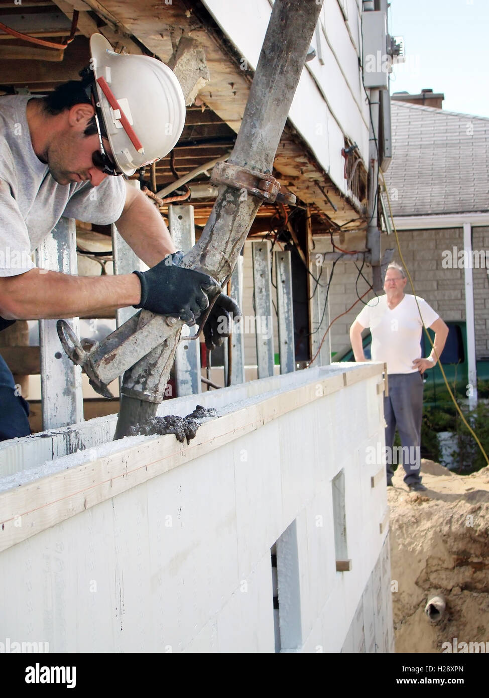 Pouring cement concrete foundation hi-res stock photography and images ...