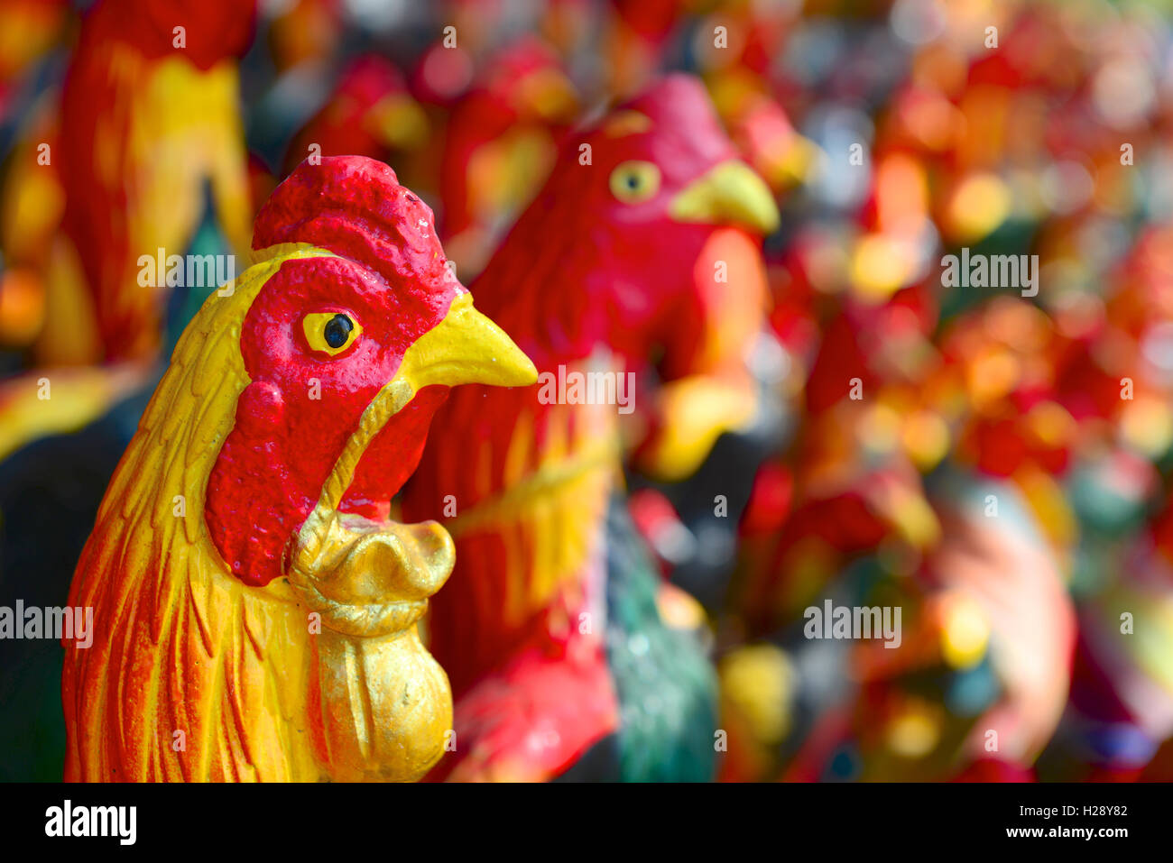 Rooster statue hi-res stock photography and images - Alamy
