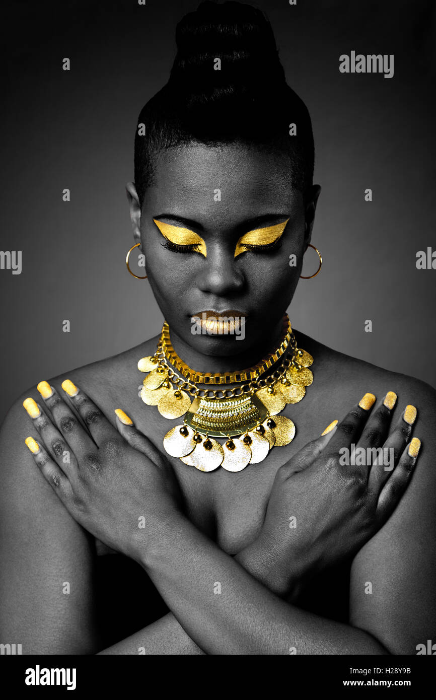 Tribal fashion hi-res stock photography and images - Alamy