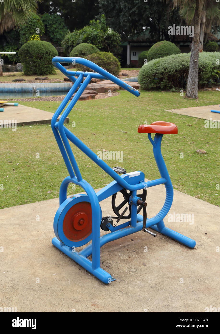 exercise equipment in public park Stock Photo - Alamy